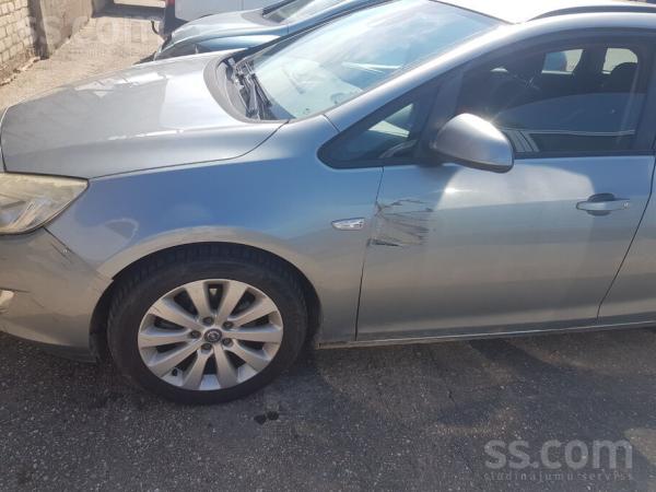 Pelēks Opel Astra 2012 Tukums, ar dzinēja tilpumu 1.70 L un nobraukumu 278 tūkst. km par 1650 €, foto 4 vietnē AUTOMOTO.COM.LV