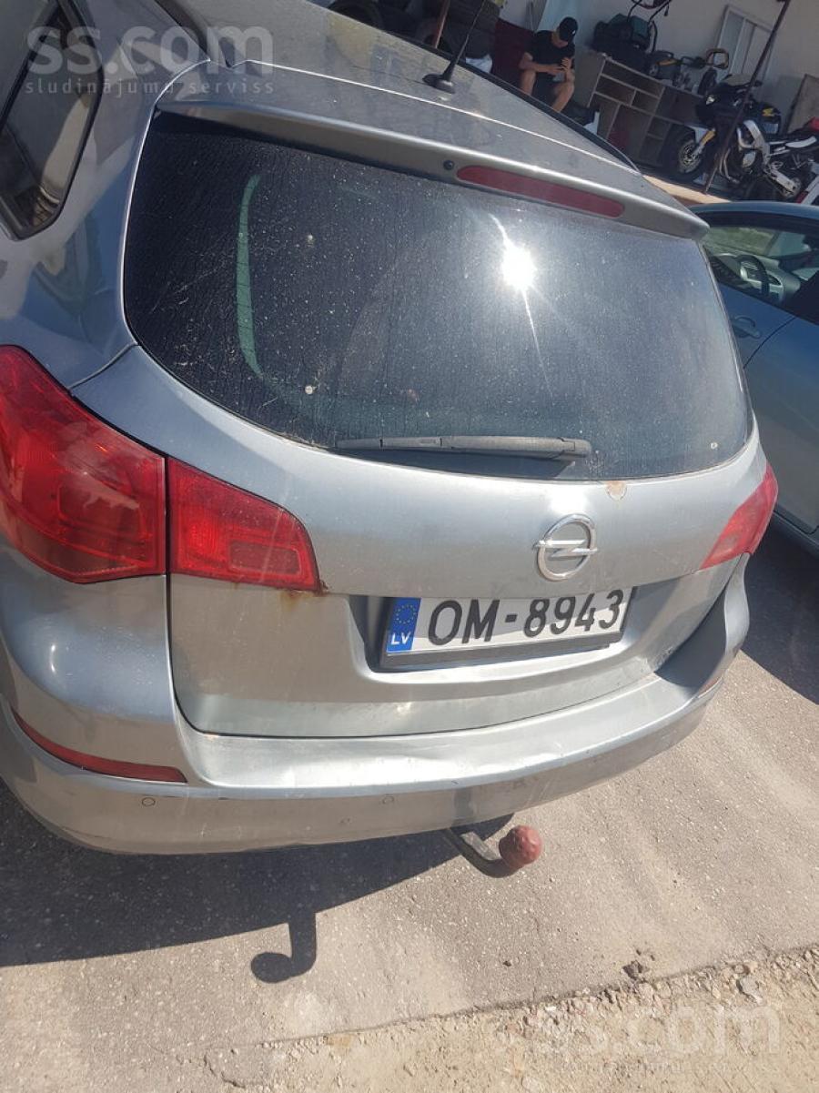 Grey Opel Astra 2012 in Tukums, with an engine capacity of 1.70 L and mileage of 278 thousand km for 1650 €, photo 7 on AUTOMOTO.COM.LV