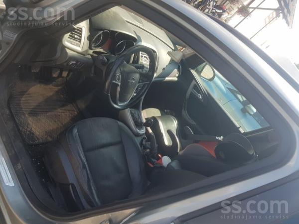 Pelēks Opel Astra 2012 Tukums, ar dzinēja tilpumu 1.70 L un nobraukumu 278 tūkst. km par 1650 €, foto 8 vietnē AUTOMOTO.COM.LV