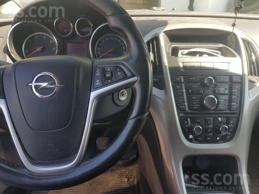 Grey Opel Astra 2012 in Tukums, with an engine capacity of 1.70 L and mileage of 278 thousand km for 1650 €, photo 10 on AUTOMOTO.COM.LV