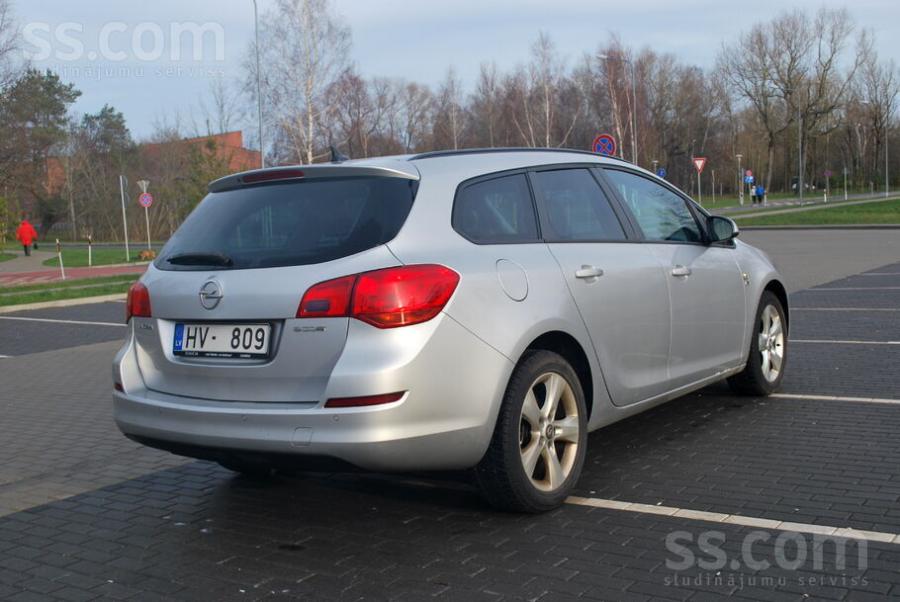 Grey Opel Astra 2012 in Liepaja, with an engine capacity of 1.70 L and mileage of 416 thousand km for 3000 €, photo 3 on AUTOMOTO.COM.LV