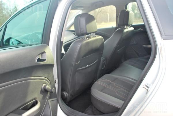 Grey Opel Astra 2012 in Liepaja, with an engine capacity of 1.70 L and mileage of 416 thousand km for 3000 €, photo 7 on AUTOMOTO.COM.LV