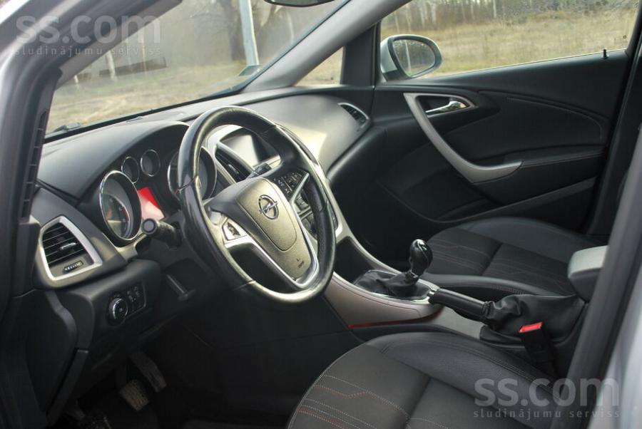Grey Opel Astra 2012 in Liepaja, with an engine capacity of 1.70 L and mileage of 416 thousand km for 3000 €, photo 9 on AUTOMOTO.COM.LV