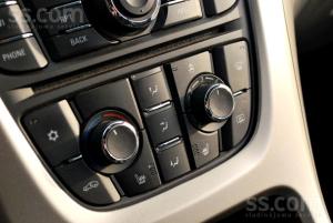 Grey Opel Astra 2012 in Liepaja, with an engine capacity of 1.70 L and mileage of 416 thousand km for 3000 €, photo 14 on AUTOMOTO.COM.LV