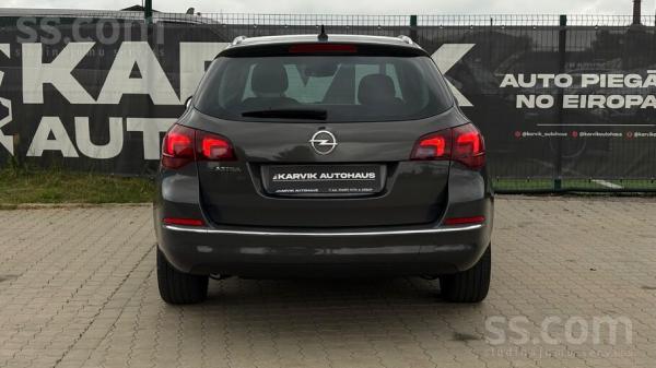 Grey Opel Astra 2012 in Liepaja, with an engine capacity of 1.40 L and mileage of 238 thousand km for 4250 €, photo 5 on AUTOMOTO.COM.LV