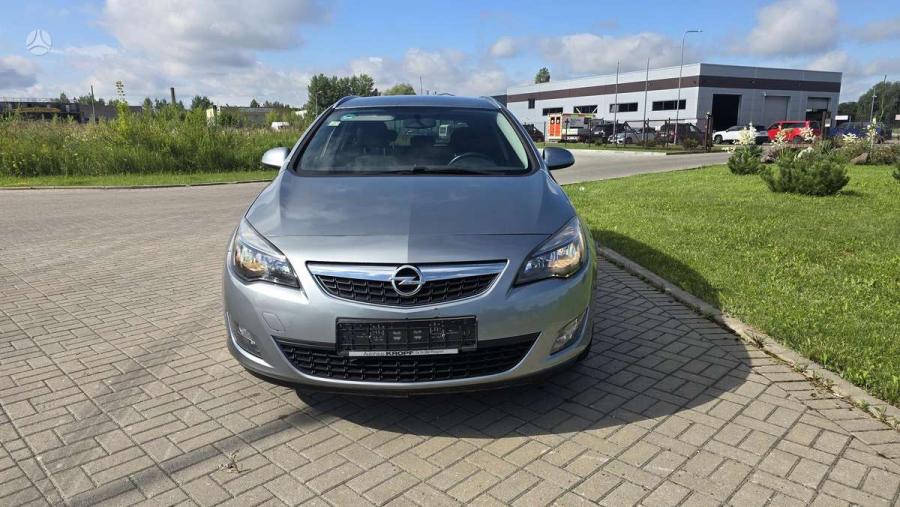 Pelēks Opel Astra 2012 Panevēža, ar dzinēja tilpumu 1.36 L un nobraukumu 183 tūkst. km par 2500 €, foto 1 vietnē AUTOMOTO.COM.LV
