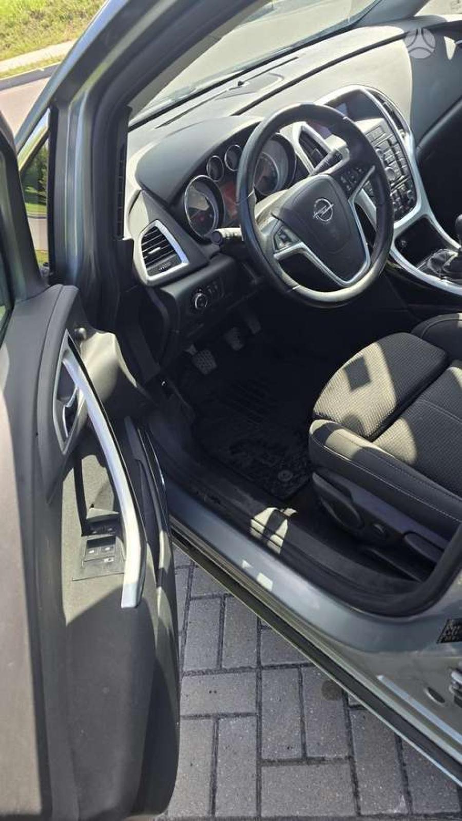 Pelēks Opel Astra 2012 Panevēža, ar dzinēja tilpumu 1.36 L un nobraukumu 183 tūkst. km par 2500 €, foto 12 vietnē AUTOMOTO.COM.LV