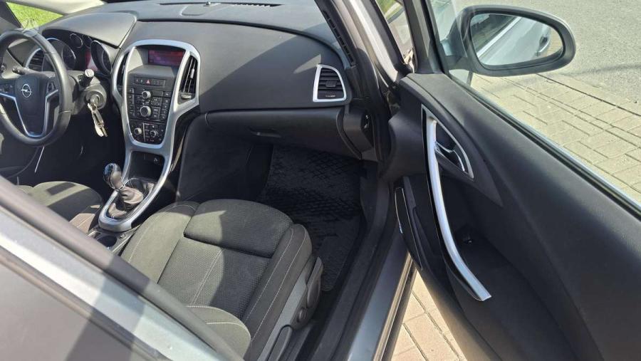 Pelēks Opel Astra 2012 Panevēža, ar dzinēja tilpumu 1.36 L un nobraukumu 183 tūkst. km par 2500 €, foto 18 vietnē AUTOMOTO.COM.LV