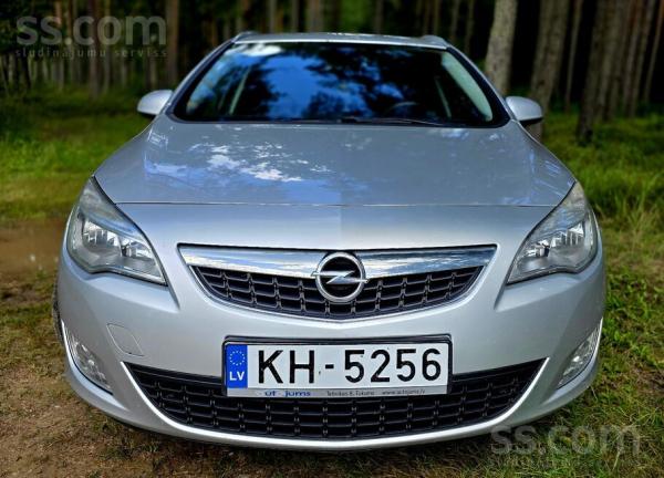 Pelēks Opel Astra 2012 Tukums, ar dzinēja tilpumu 1.70 L un nobraukumu 220 tūkst. km par 3150 €, foto 1 vietnē AUTOMOTO.COM.LV