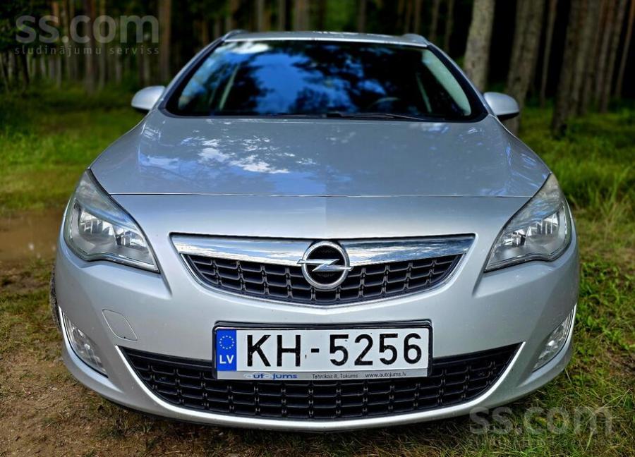 Серый Опель Астра 2012 в Тукумс, объемом двигателя 1.70 л и пробегом 220 тыс. км за 3150 €, фото 1 на AUTOMOTO.COM.LV