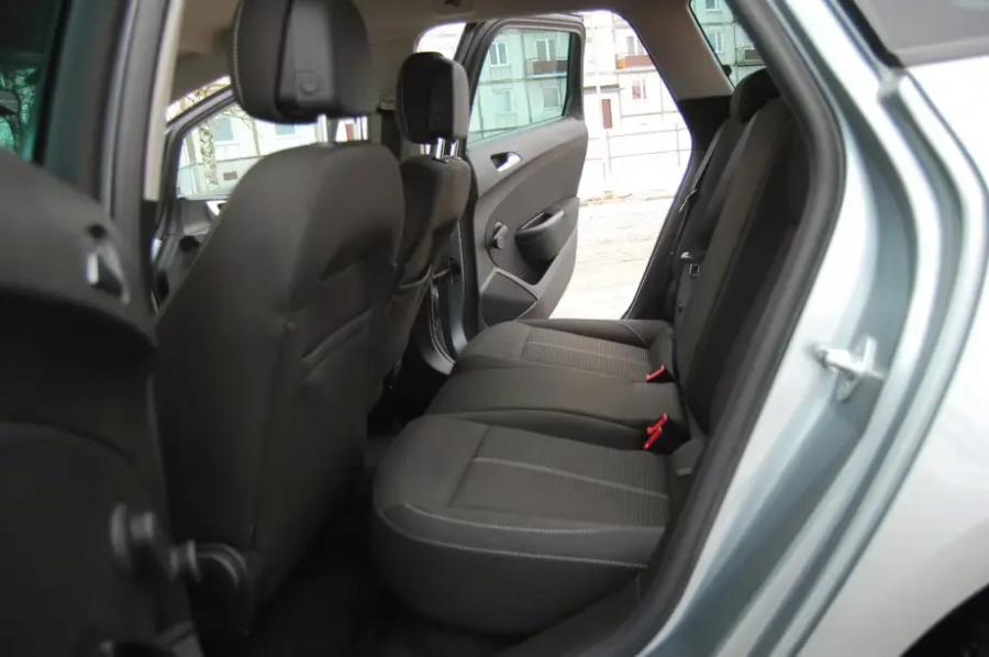 Pelēks Opel Astra 2012 Jēkabpils, ar dzinēja tilpumu 1.70 L un nobraukumu 235 tūkst. km par 5600 €, foto 17 vietnē AUTOMOTO.COM.LV