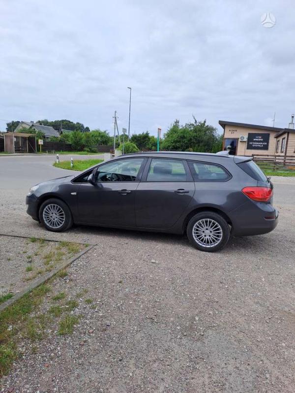 Pelēks Opel Astra 2012 Klaipėda, ar dzinēja tilpumu 1.70 L un nobraukumu 180 tūkst. km par 2900 €, foto 1 vietnē AUTOMOTO.COM.LV