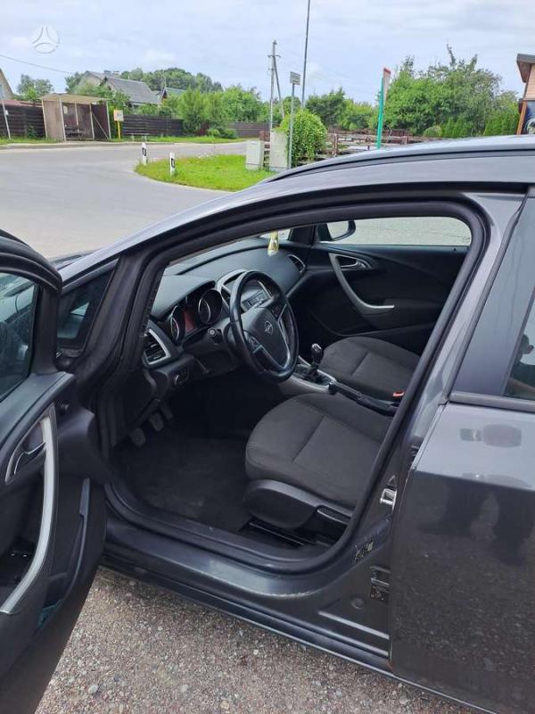 Pelēks Opel Astra 2012 Klaipėda, ar dzinēja tilpumu 1.70 L un nobraukumu 180 tūkst. km par 2900 €, foto 6 vietnē AUTOMOTO.COM.LV