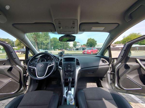 Grey Opel Astra 2012 in Vilkaviskis, with an engine capacity of 1.36 L and mileage of 286 thousand km for 2200 €, photo 6 on AUTOMOTO.COM.LV