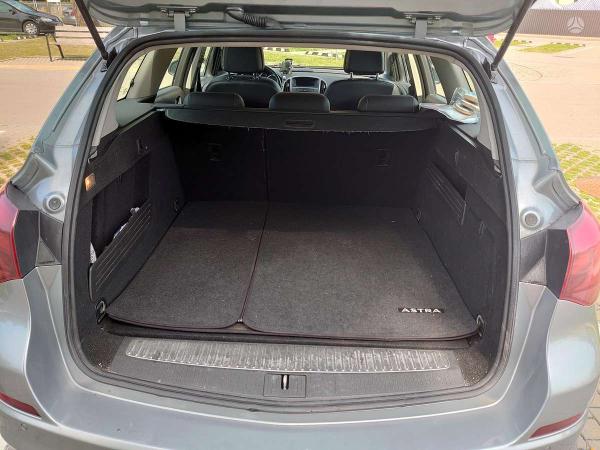 Grey Opel Astra 2012 in Vilkaviskis, with an engine capacity of 1.36 L and mileage of 286 thousand km for 2200 €, photo 8 on AUTOMOTO.COM.LV