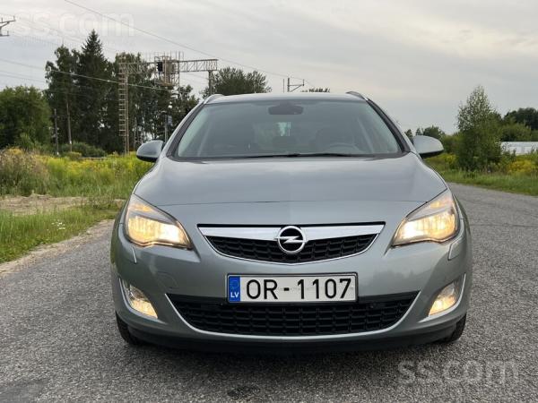 Серый Опель Астра 2012 в Рига, объемом двигателя 1.70 л и пробегом 217 тыс. км за 3600 €, фото 3 на AUTOMOTO.COM.LV