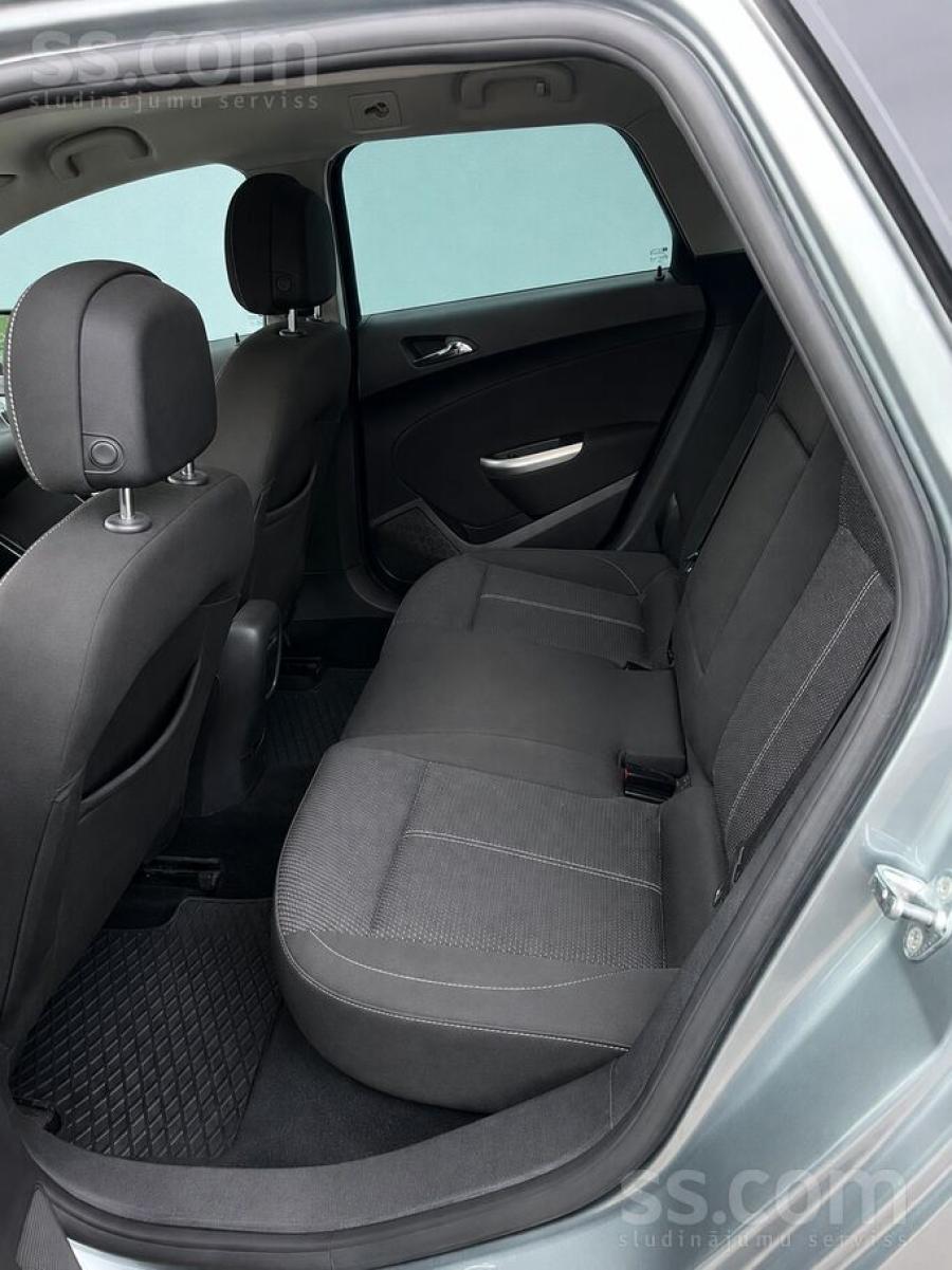 Pelēks Opel Astra 2012 Rīga, ar dzinēja tilpumu 1.70 L un nobraukumu 217 tūkst. km par 3600 €, foto 14 vietnē AUTOMOTO.COM.LV