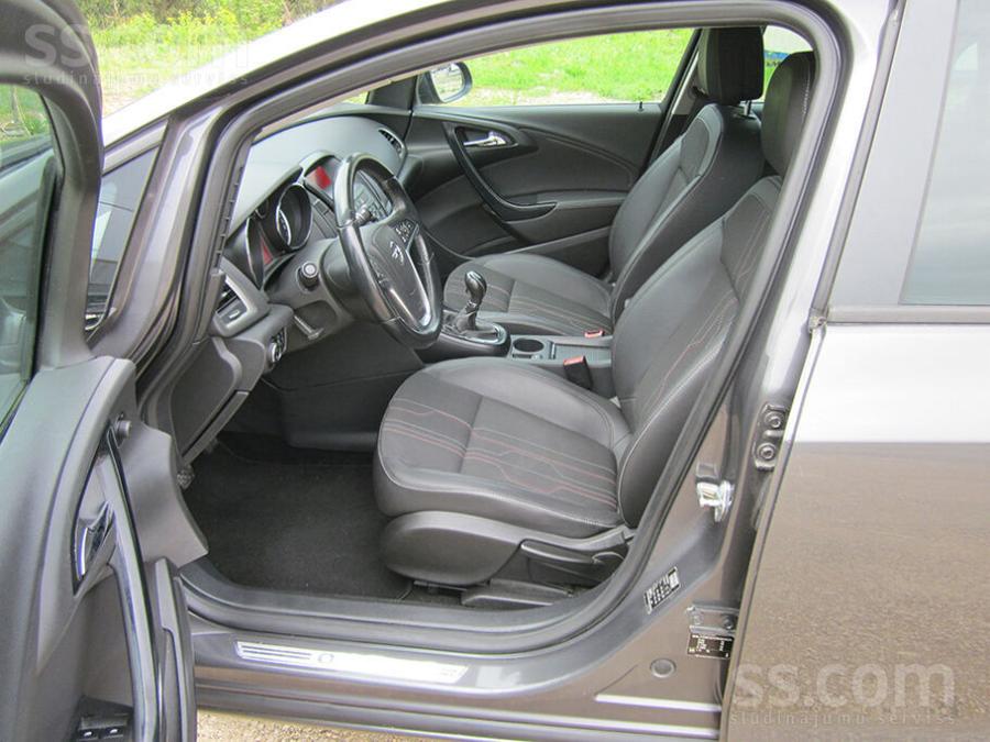 Grey Opel Astra 2012 in Riga, with an engine capacity of 1.70 L and mileage of 0 thousand km for 3990 €, photo 3 on AUTOMOTO.COM.LV