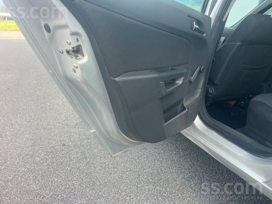 Pelēks Opel Astra 2012 Rīga, ar dzinēja tilpumu 1.60 L un nobraukumu 0 tūkst. km par 790 €, foto 7 vietnē AUTOMOTO.COM.LV