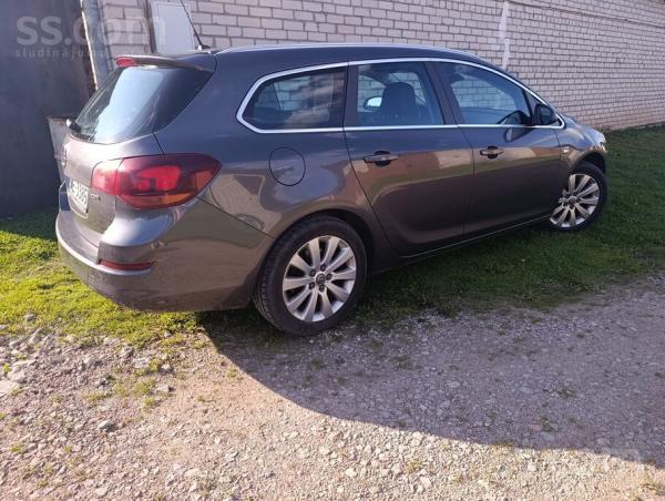 Grey Opel Astra 2012 in Jelgava, with an engine capacity of 1.70 L and mileage of 250 thousand km for 3250 €, photo 2 on AUTOMOTO.COM.LV