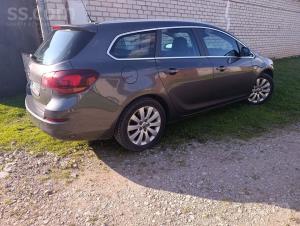 Grey Opel Astra 2012 in Jelgava, with an engine capacity of 1.70 L and mileage of 250 thousand km for 3250 €, photo 3 on AUTOMOTO.COM.LV