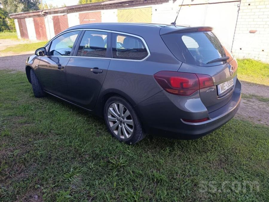 Grey Opel Astra 2012 in Jelgava, with an engine capacity of 1.70 L and mileage of 250 thousand km for 3250 €, photo 4 on AUTOMOTO.COM.LV