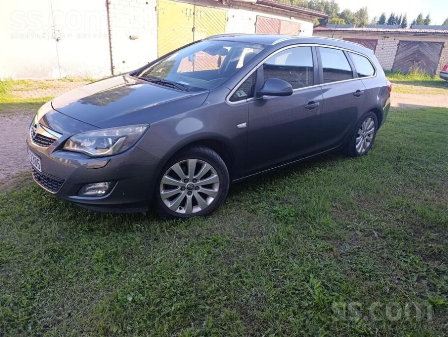Grey Opel Astra 2012 in Jelgava, with an engine capacity of 1.70 L and mileage of 250 thousand km for 3250 €, photo 5 on AUTOMOTO.COM.LV