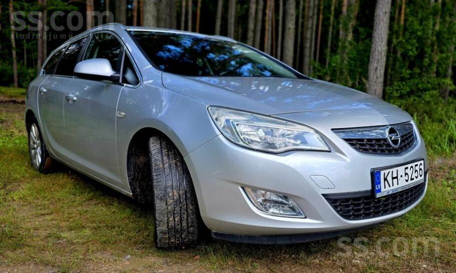 Grey Opel Astra 2012 in Tukums, with an engine capacity of 1.70 L and mileage of 223 thousand km for 3200 €, photo 5 on AUTOMOTO.COM.LV