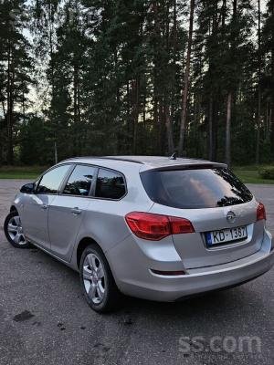 Grey Opel Astra 2012 in Riga, with an engine capacity of 1.70 L and mileage of 468 thousand km for 2700 €, photo 3 on AUTOMOTO.COM.LV