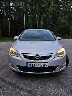 Grey Opel Astra 2012 in Riga, with an engine capacity of 1.70 L and mileage of 468 thousand km for 2700 €, photo 5 on AUTOMOTO.COM.LV