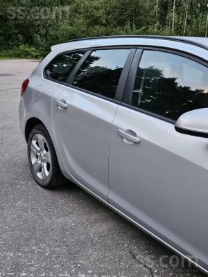Grey Opel Astra 2012 in Riga, with an engine capacity of 1.70 L and mileage of 468 thousand km for 2700 €, photo 6 on AUTOMOTO.COM.LV