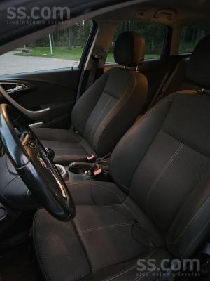 Grey Opel Astra 2012 in Riga, with an engine capacity of 1.70 L and mileage of 468 thousand km for 2700 €, photo 8 on AUTOMOTO.COM.LV