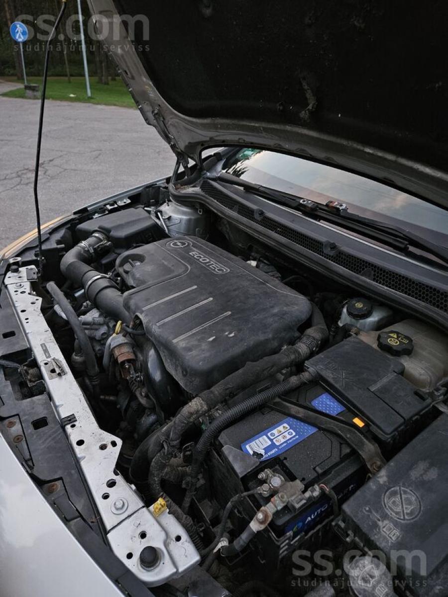 Grey Opel Astra 2012 in Riga, with an engine capacity of 1.70 L and mileage of 468 thousand km for 2700 €, photo 12 on AUTOMOTO.COM.LV