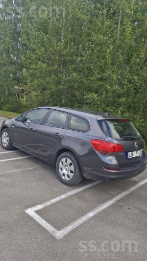 Grey Opel Astra 2012 in Jekabpils, with an engine capacity of 1.70 L and mileage of 298 thousand km for 3200 €, photo 3 on AUTOMOTO.COM.LV