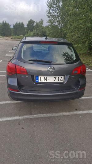 Grey Opel Astra 2012 in Jekabpils, with an engine capacity of 1.70 L and mileage of 298 thousand km for 3200 €, photo 4 on AUTOMOTO.COM.LV