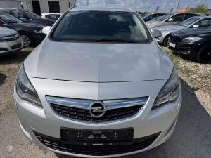 Grey Opel Astra 2012 in Vilnius, with an engine capacity of 1.36 L and mileage of 245 thousand km for 3950 €, photo 3 on AUTOMOTO.COM.LV