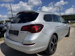 Grey Opel Astra 2012 in Vilnius, with an engine capacity of 1.36 L and mileage of 245 thousand km for 3950 €, photo 5 on AUTOMOTO.COM.LV