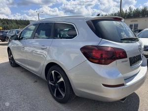 Grey Opel Astra 2012 in Vilnius, with an engine capacity of 1.36 L and mileage of 245 thousand km for 3950 €, photo 9 on AUTOMOTO.COM.LV