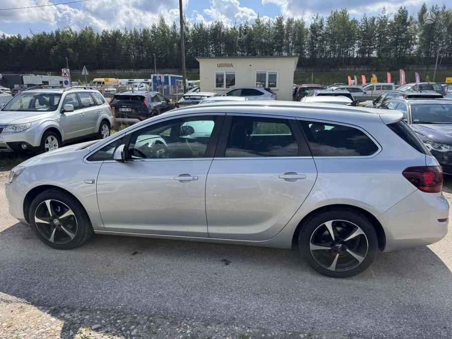 Grey Opel Astra 2012 in Vilnius, with an engine capacity of 1.36 L and mileage of 245 thousand km for 3950 €, photo 10 on AUTOMOTO.COM.LV
