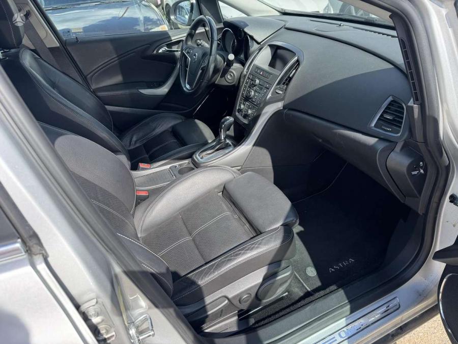 Grey Opel Astra 2012 in Vilnius, with an engine capacity of 1.36 L and mileage of 245 thousand km for 3950 €, photo 16 on AUTOMOTO.COM.LV