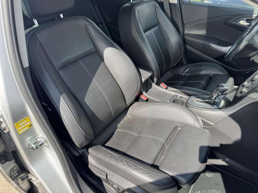 Grey Opel Astra 2012 in Vilnius, with an engine capacity of 1.36 L and mileage of 245 thousand km for 3950 €, photo 17 on AUTOMOTO.COM.LV
