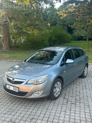 Grey Opel Astra 2012 in Tukums, with an engine capacity of 1.60 L and mileage of 192 thousand km for 3500 €, photo  on AUTOMOTO.COM.LV