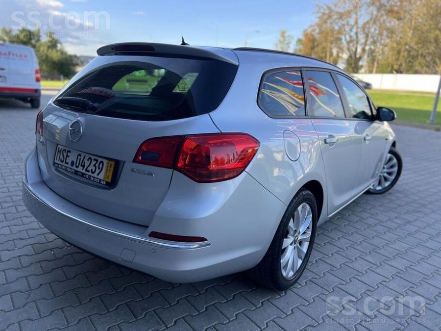 Grey Opel Astra 2012 in Jekabpils, with an engine capacity of 1.70 L and mileage of 251 thousand km for 5500 €, photo 3 on AUTOMOTO.COM.LV