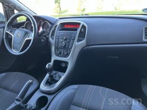 Grey Opel Astra 2012 in Jekabpils, with an engine capacity of 1.70 L and mileage of 251 thousand km for 5500 €, photo 12 on AUTOMOTO.COM.LV