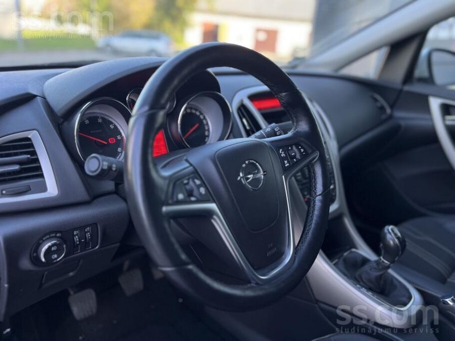 Grey Opel Astra 2012 in Jekabpils, with an engine capacity of 1.70 L and mileage of 251 thousand km for 5500 €, photo 14 on AUTOMOTO.COM.LV