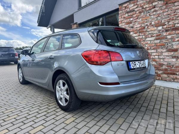 Grey Opel Astra 2012 in Talsi, with an engine capacity of 1.70 L and mileage of 233 thousand km for 4100 €, photo 4 on AUTOMOTO.COM.LV