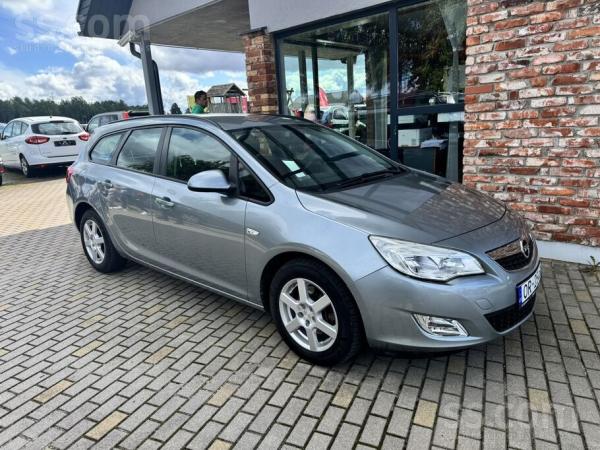 Grey Opel Astra 2012 in Talsi, with an engine capacity of 1.70 L and mileage of 233 thousand km for 4100 €, photo 6 on AUTOMOTO.COM.LV