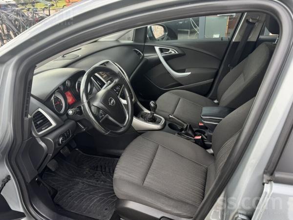 Grey Opel Astra 2012 in Talsi, with an engine capacity of 1.70 L and mileage of 233 thousand km for 4100 €, photo 10 on AUTOMOTO.COM.LV