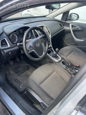 Grey Opel Astra 2012 in Riga, with an engine capacity of 1.70 L and mileage of 318 thousand km for 3250 €, photo 6 on AUTOMOTO.COM.LV