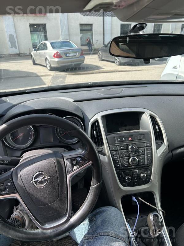 Opel Astra 2012 RÄ«ga vietnÄ PelÄks Opel Astra 2012 RÄ«ga, ar dzinÄja tilpumu 1.70 L un nobraukumu 318 tÅ«kst. km par 3250 ā¬, foto 7 vietnÄ AUTOMOTO.COM.LV